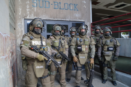 SEK - Spezialeinheit / Ausrüstung - Berlin City Cops
